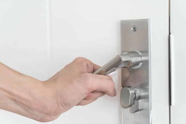 How to Fix a Door Lock That Won't Turn | Red Rocks Locksmith